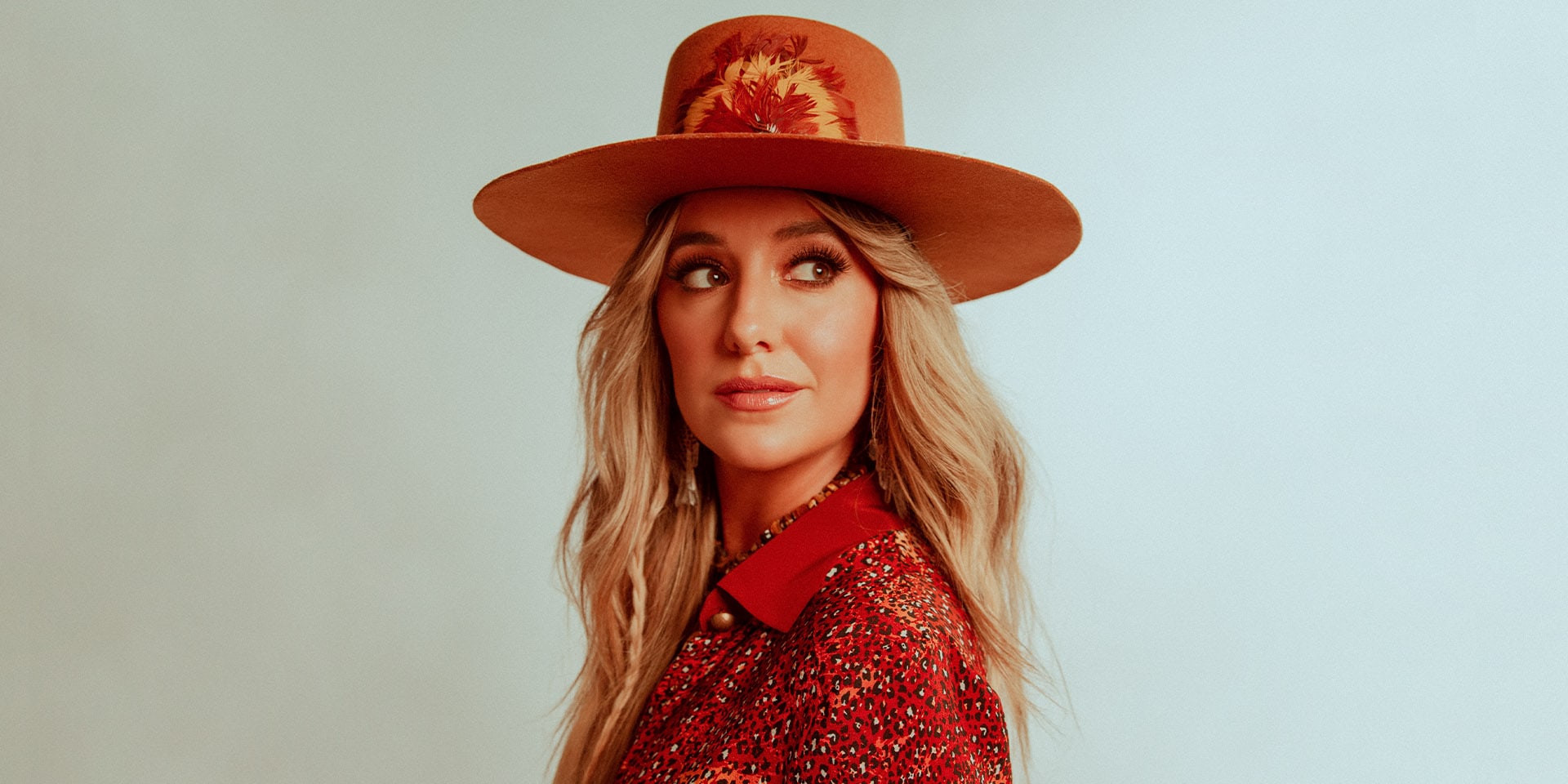 Lainey Wilson Has a Story to Tell – CMA Member